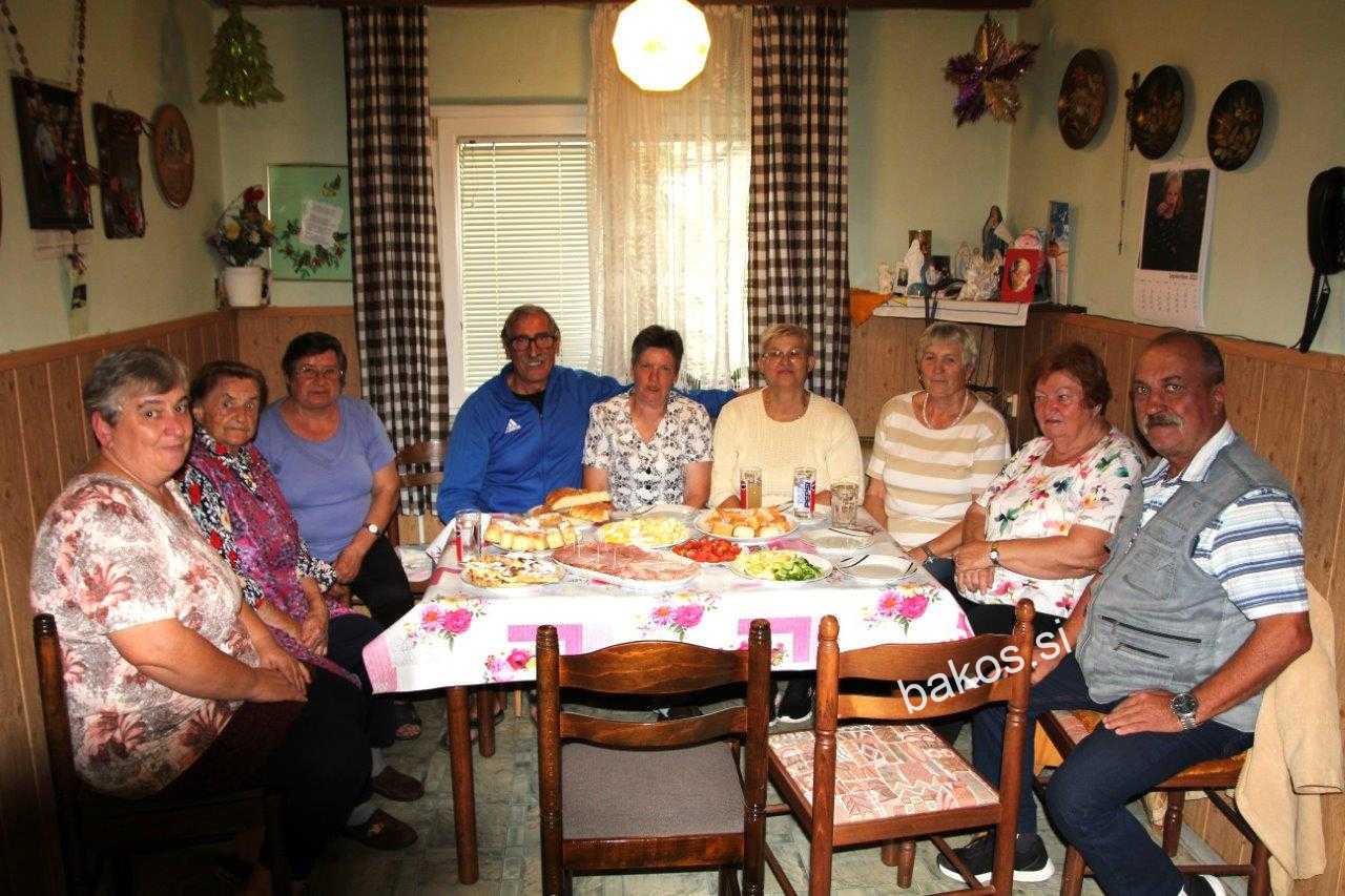 Veselje ji delajo štirje otroci, osem vnukov in šest pravnukov - Bakos