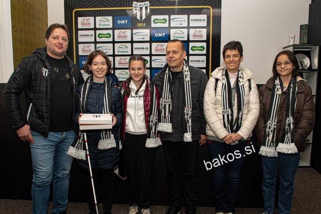 Slepemu dekletu iz Bakovcev lepa popotnica na fakulteto - Bakos