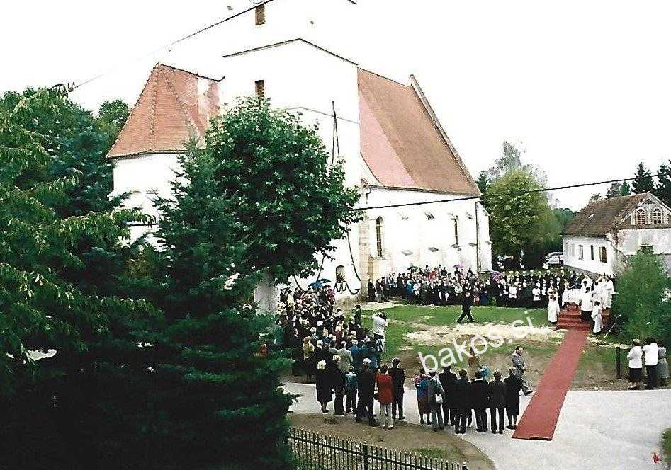 Praznično mašo v Apačah bo vodil nadškof Anton Stres, svoje pesmi bo ...