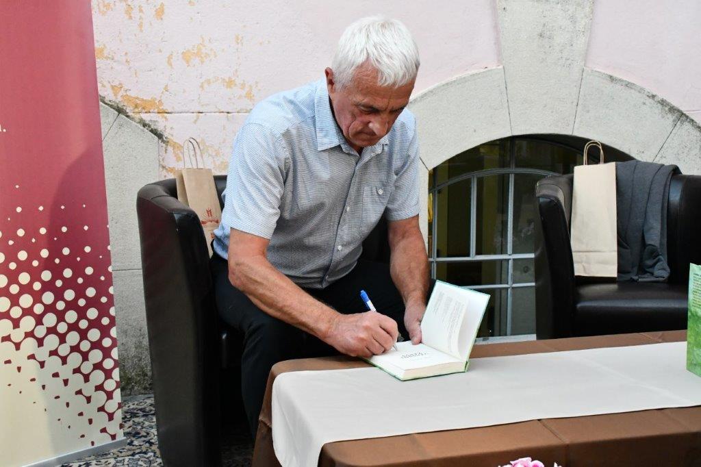 Ivan Koncut predstavil vohunski roman z naslovom Vzhodni Zahod - Bakos