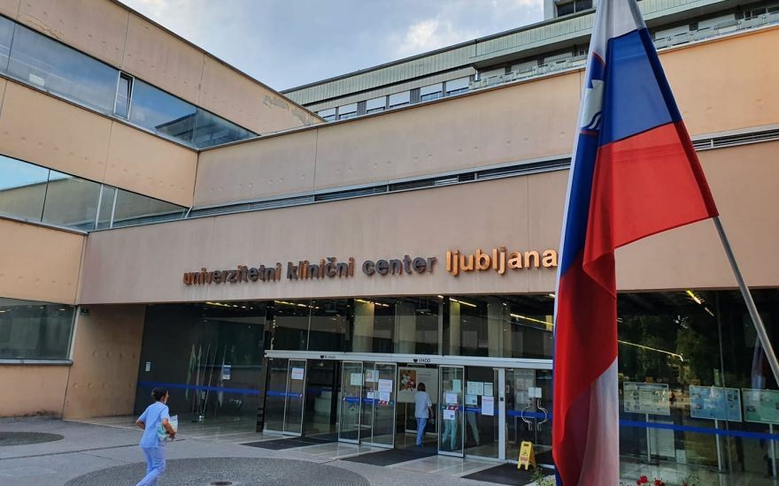 Zdravniki UKC Ljubljana se borijo za življenje 49-letnika, ki ga je ...