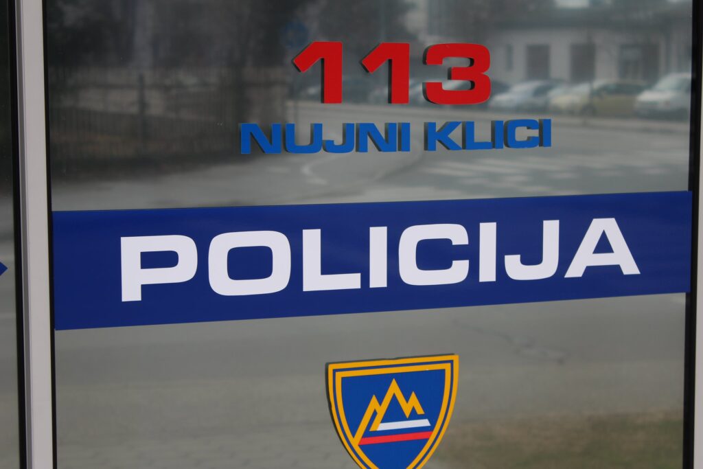 Ste videli prometno nesrečo med voznicama avtomobila in E-skiroja? - Bakos