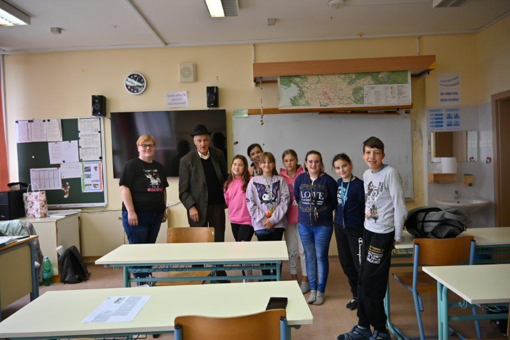 Naš Ludvik jim je spregovoril o Slatinskih vrelcih v Ščavniški dolini ...